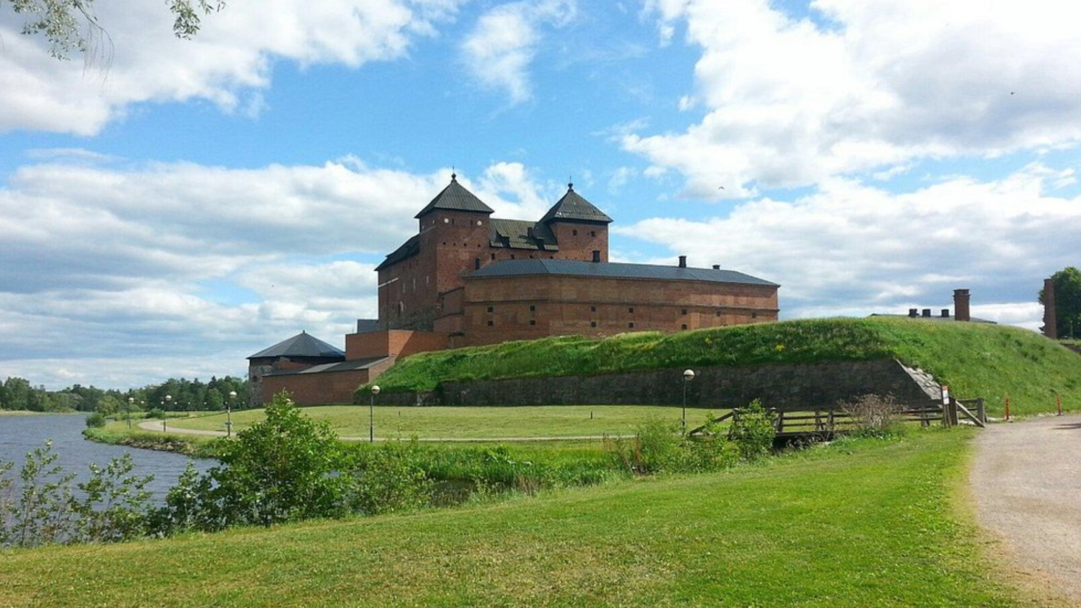 16 Incredible Monuments and Locations To See When Traveling Through ...