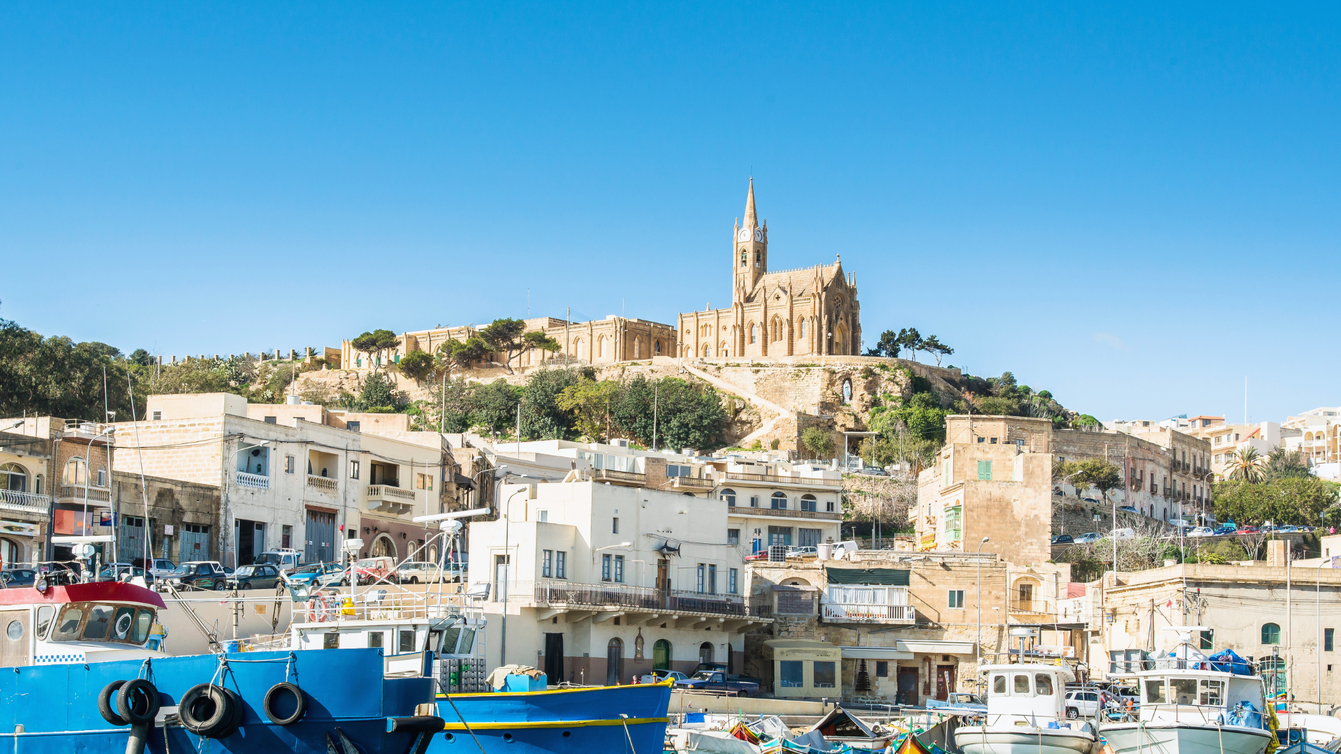 16 Captivating Monuments and Locations To See When Traveling Through ...