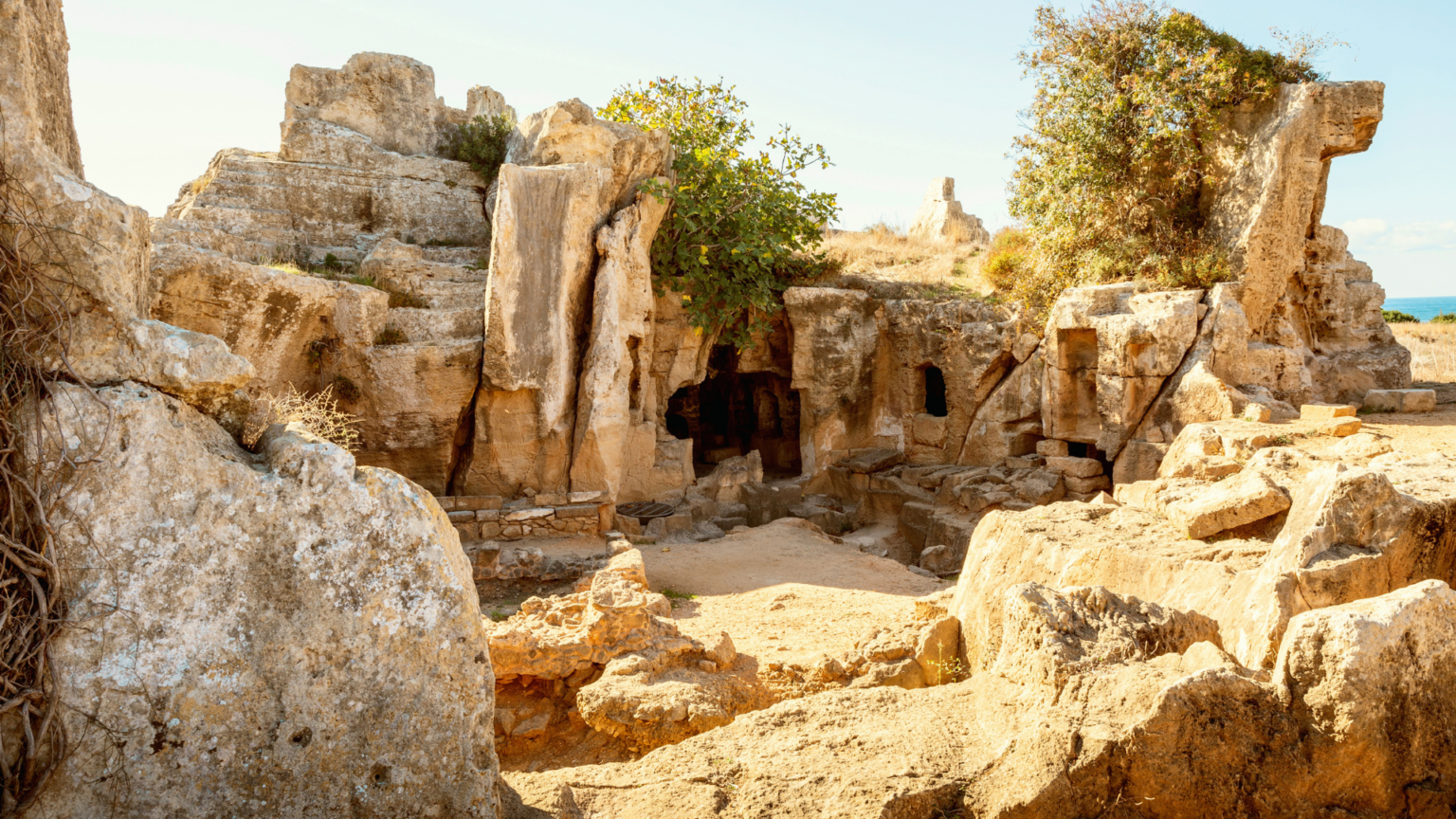 16 Beautiful Monuments and Locations You Cannot Skip When Traveling ...