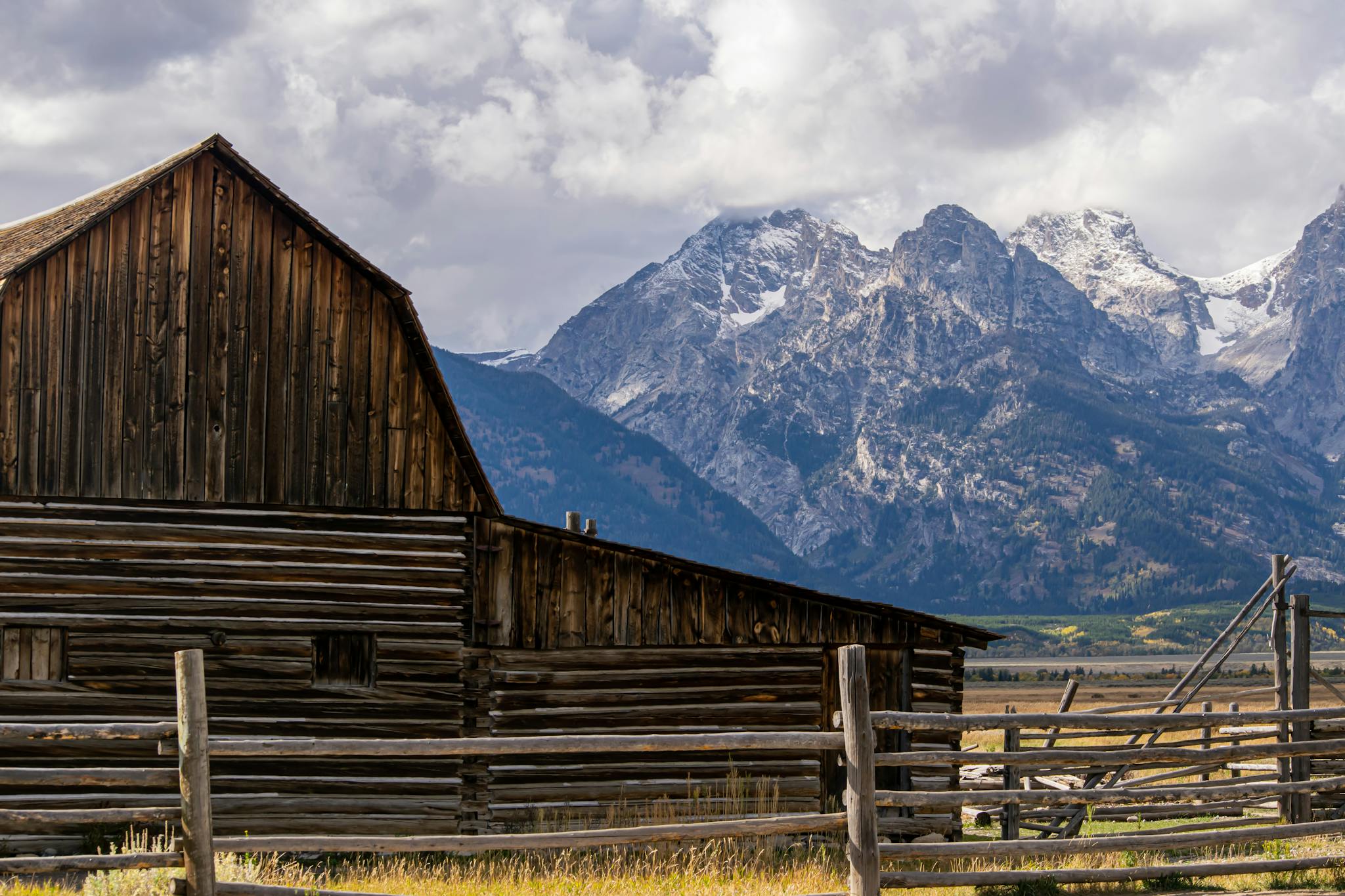 Taking a Trip Down Memory Lane With These Iconic Attractions in Wyoming ...