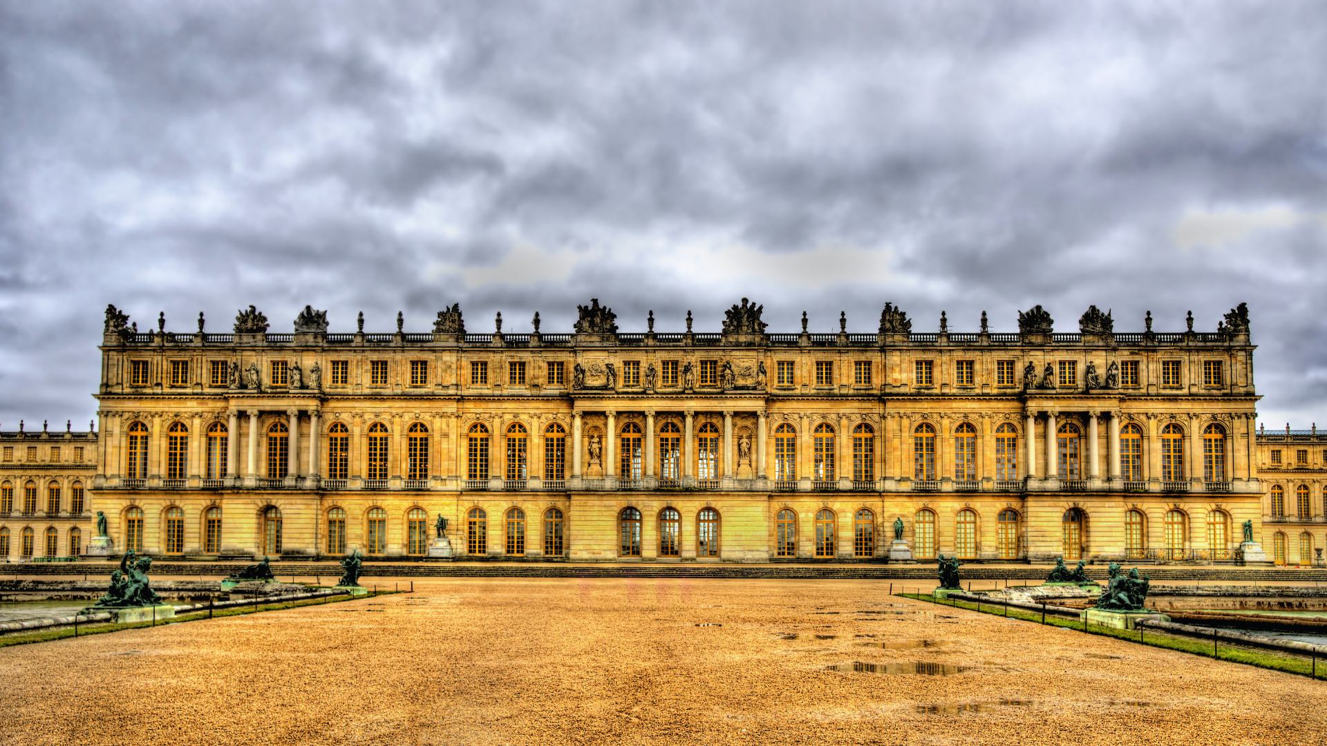 Exploring 10 Of the World's Most Beautiful Palaces - The Daily Dive