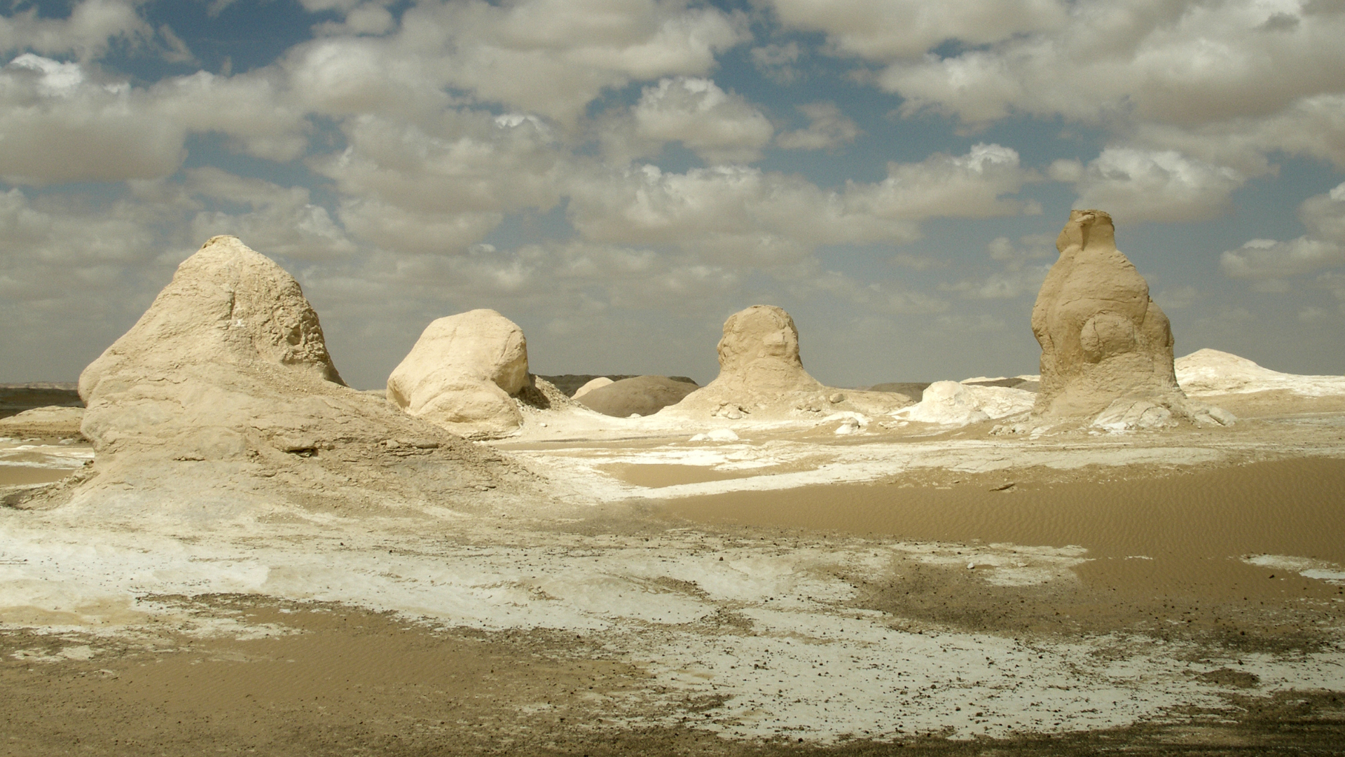 Exploring 8 of the Coolest Deserts in the World: Stunning Landscapes ...