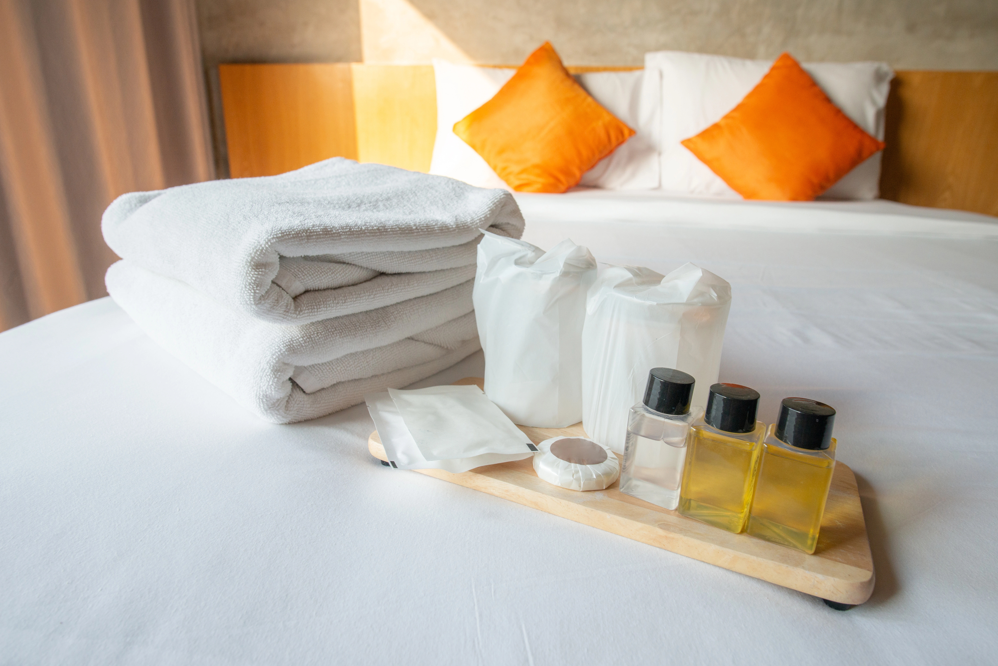 8 Hotel Amenities You Can Take vs. 5 You Shouldn’t - The Daily Dive