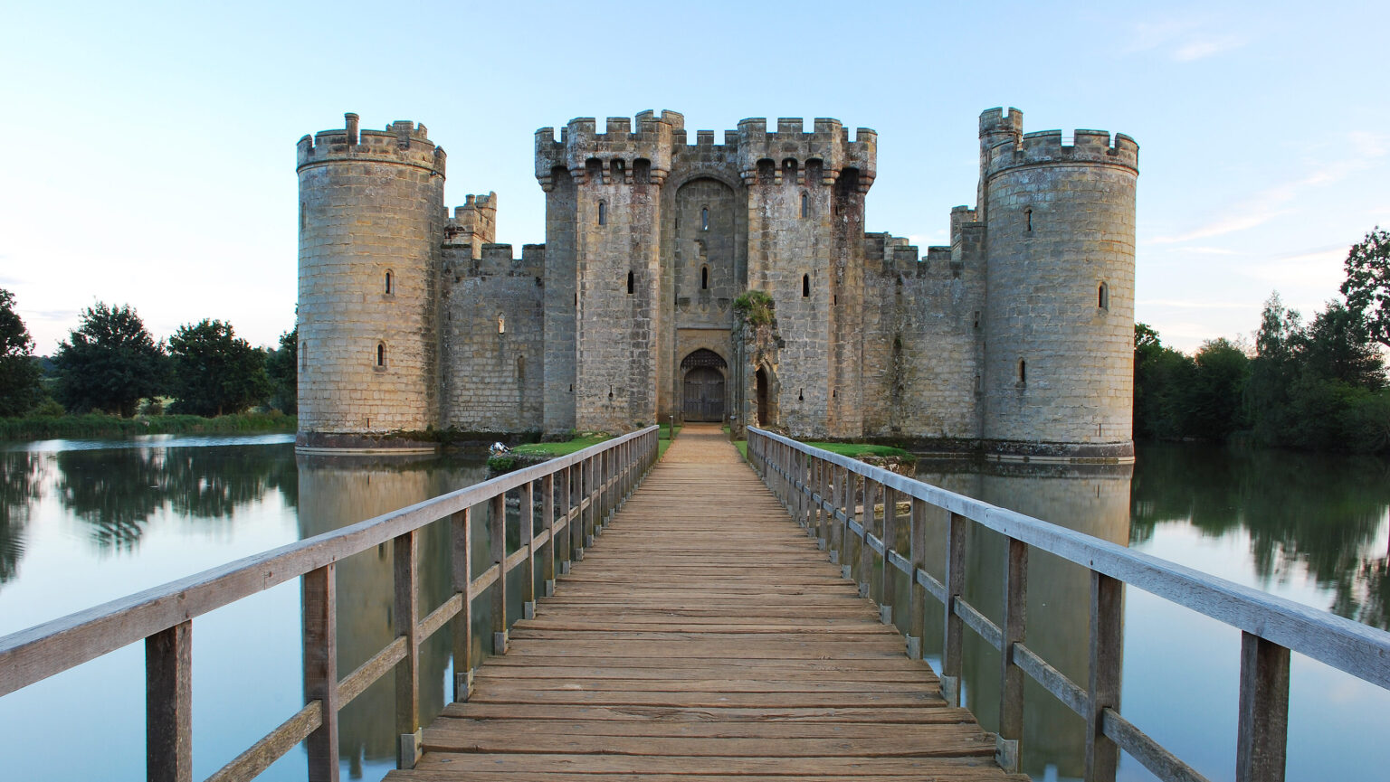 15 English Castles That Everyone Should Visit Once in Their Life - The ...