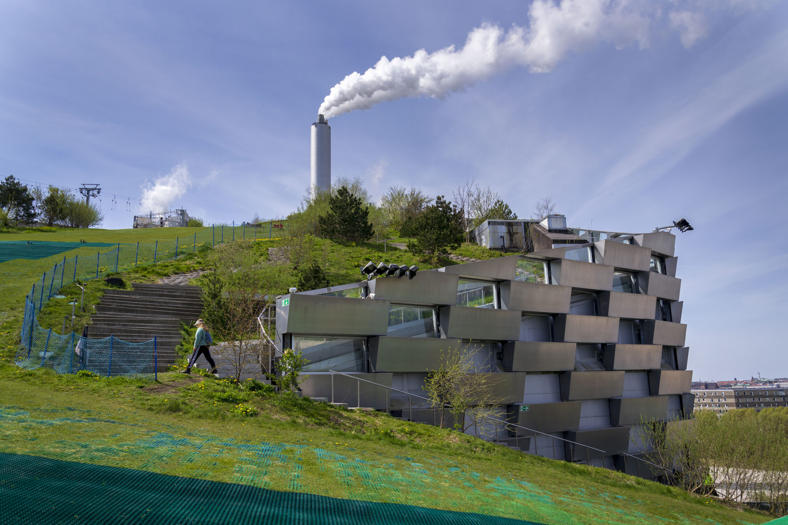 20 Cities With Elevated Walkways for Best Angles - The Daily Dive