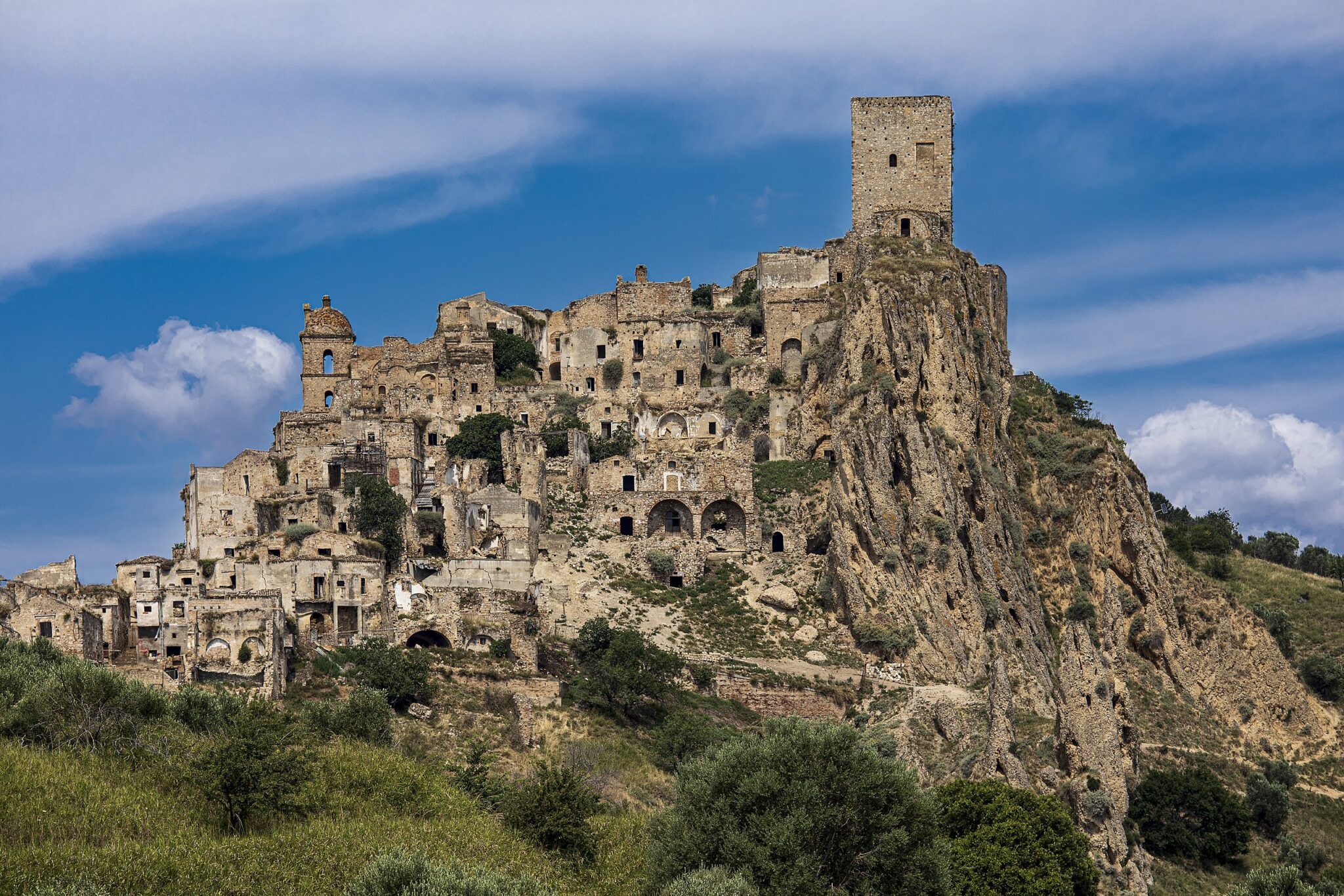 20 Unique Towns Built Inside Craters, Volcanoes, or Canyons - The Daily ...