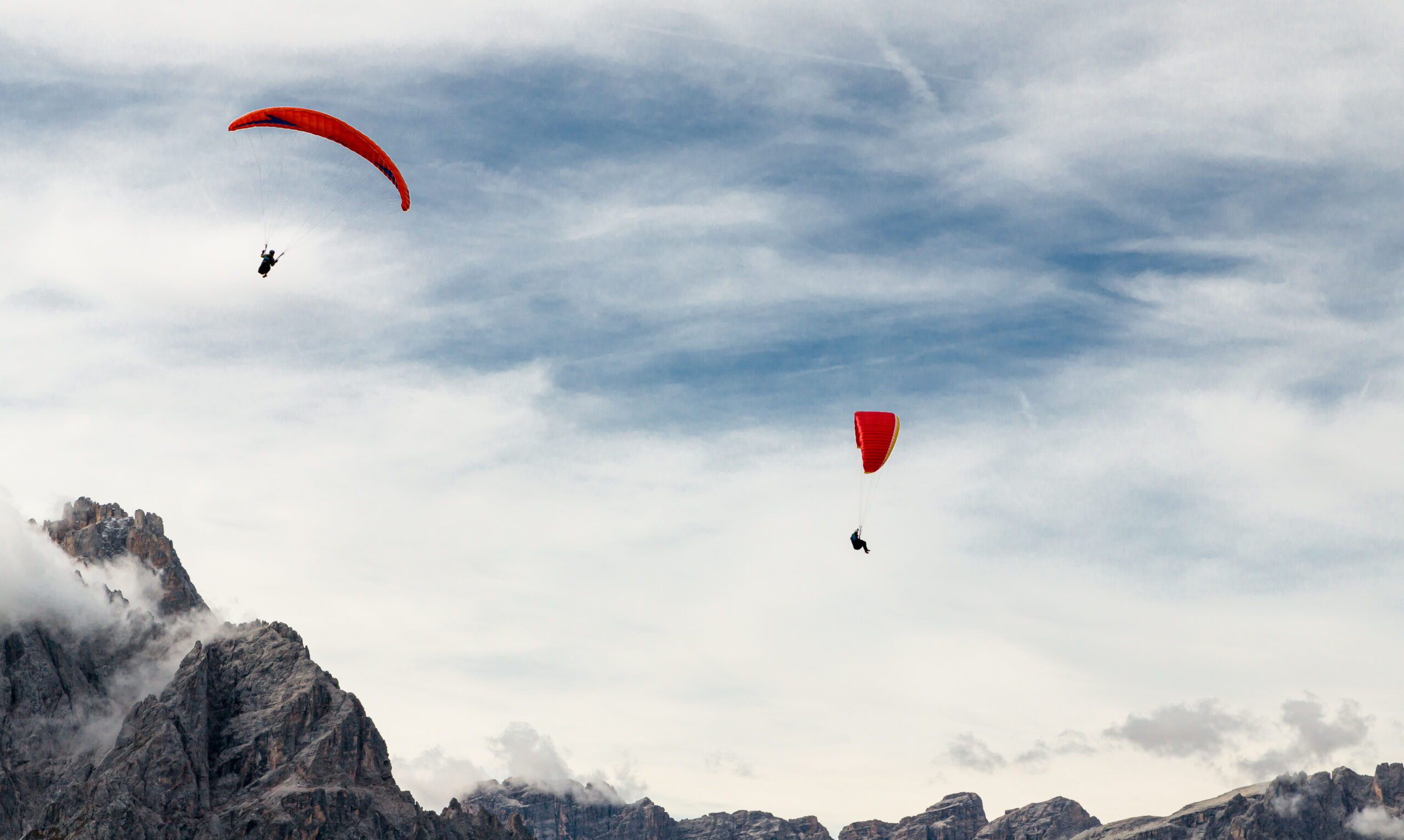 Beautiful And Unexpected Places to Try Paragliding - The Daily Dive