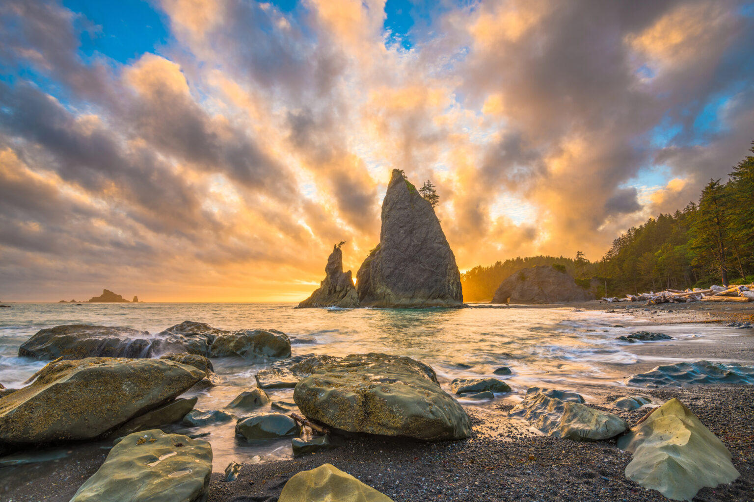 20 Spectacular Beaches With Rock Arches and Caves - The Daily Dive