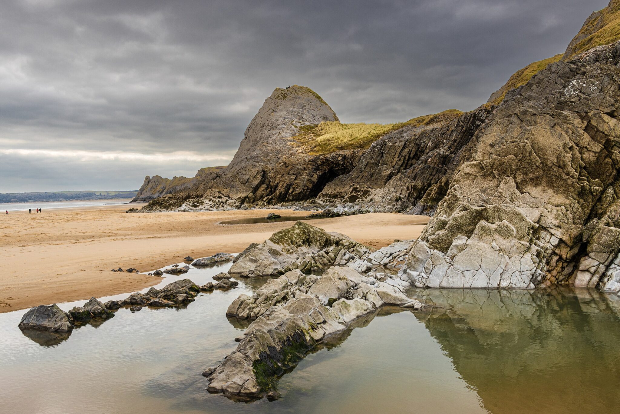 20 Spectacular Beaches With Rock Arches and Caves - The Daily Dive