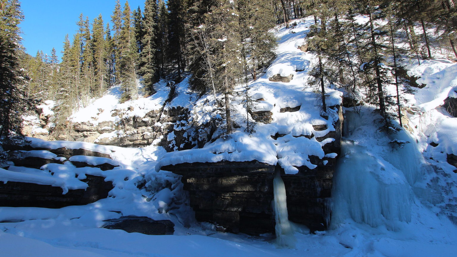Frozen Falls: The 10 Most Beautiful Icy Waterfalls to See This Winter ...